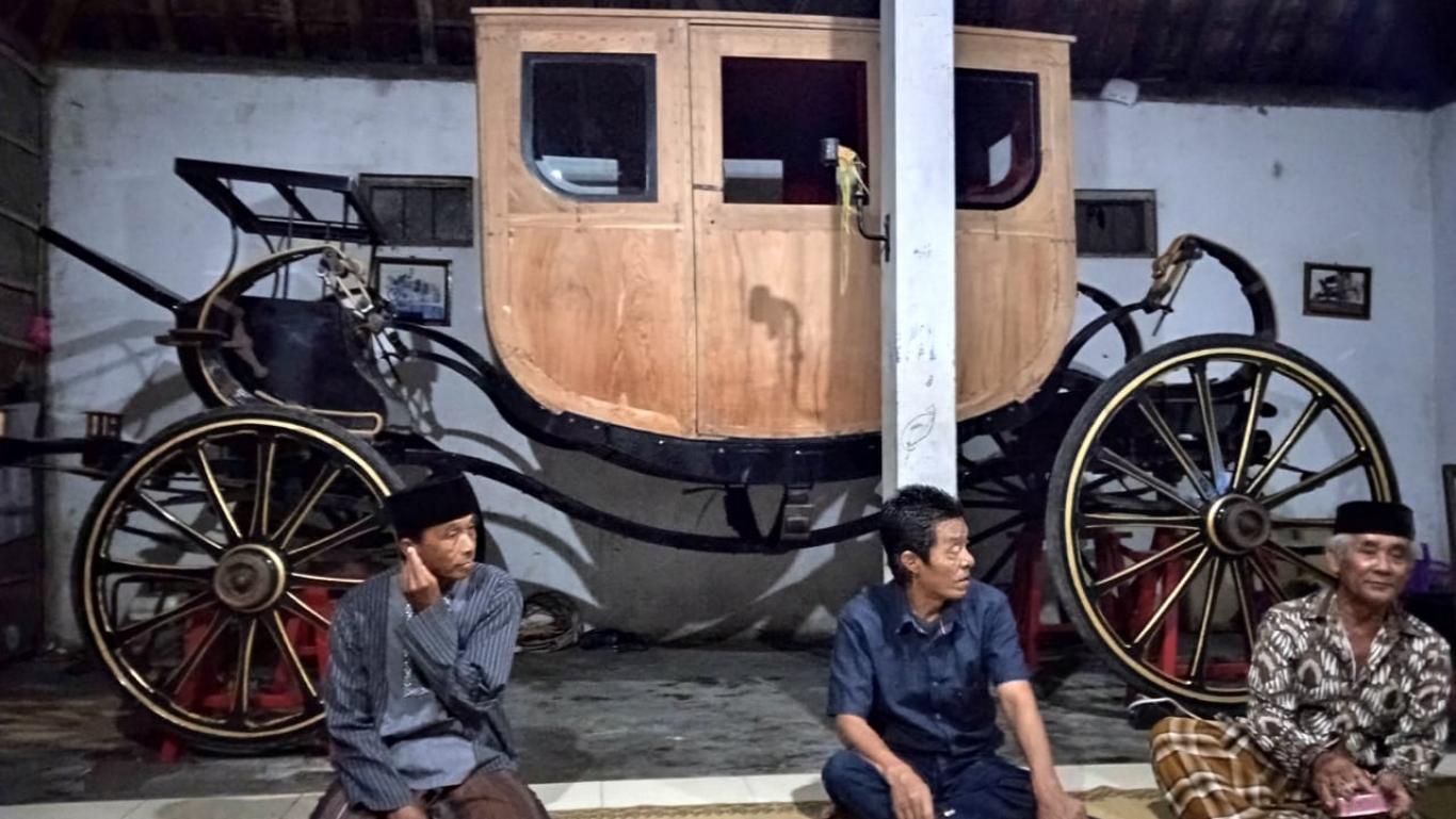 Among-Among Persiapan Reparasi Andong Keraton - Website Kalurahan Patalan